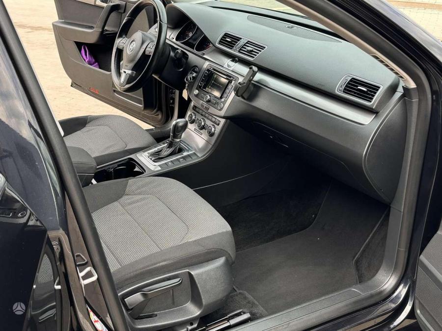 Melns Volkswagen Passat 2013 Jonava, ar dzinēja tilpumu 1.97 L un nobraukumu 281 tūkst. km par 4999 €, foto 30 vietnē AUTOMOTO.COM.LV