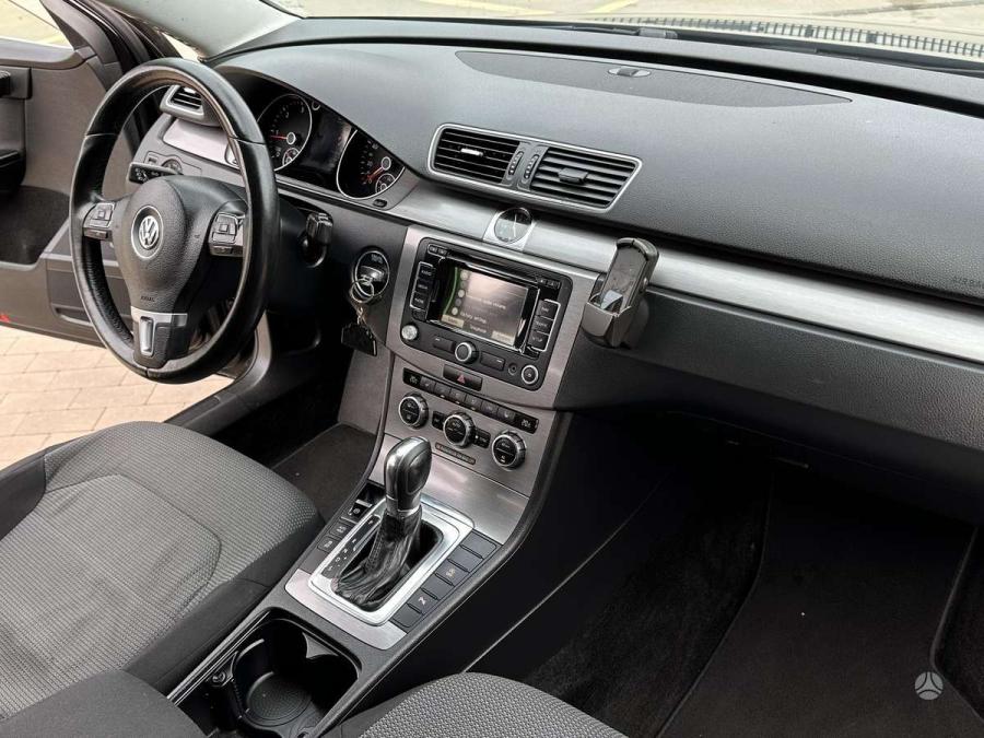 Melns Volkswagen Passat 2013 Jonava, ar dzinēja tilpumu 1.97 L un nobraukumu 281 tūkst. km par 4999 €, foto 31 vietnē AUTOMOTO.COM.LV
