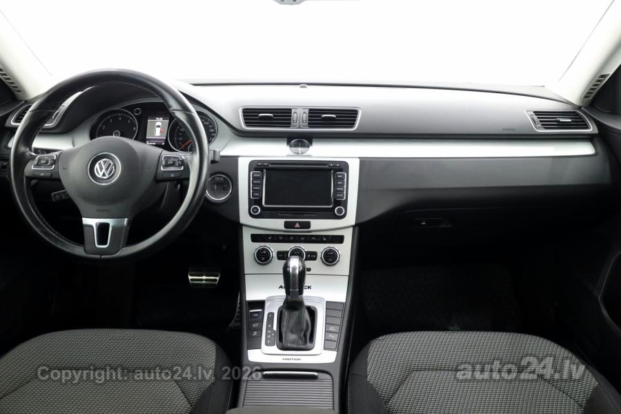 Black Volkswagen Passat 2013 in Tallinn, with an engine capacity of 2.00 L and mileage of 267 thousand km for 3999 €, photo 6 on AUTOMOTO.COM.LV