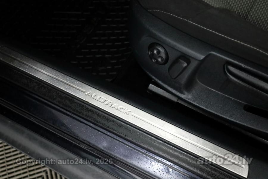 Black Volkswagen Passat 2013 in Tallinn, with an engine capacity of 2.00 L and mileage of 267 thousand km for 3999 €, photo 12 on AUTOMOTO.COM.LV