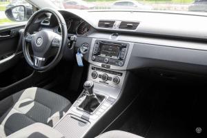 Black Volkswagen Passat 2013 in Kaunas, with an engine capacity of 1.60 L and mileage of 222 thousand km for 5900 €, photo 10 on AUTOMOTO.COM.LV