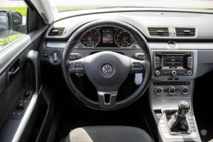 Black Volkswagen Passat 2013 in Kaunas, with an engine capacity of 1.60 L and mileage of 222 thousand km for 5900 €, photo 11 on AUTOMOTO.COM.LV