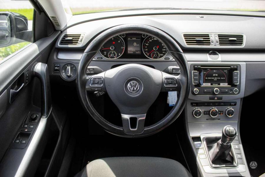 Black Volkswagen Passat 2013 in Kaunas, with an engine capacity of 1.60 L and mileage of 222 thousand km for 5900 €, photo 11 on AUTOMOTO.COM.LV