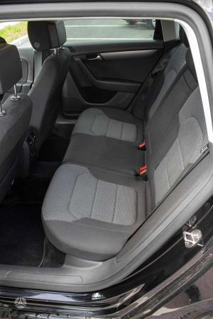 Black Volkswagen Passat 2013 in Kaunas, with an engine capacity of 1.60 L and mileage of 222 thousand km for 5900 €, photo 13 on AUTOMOTO.COM.LV