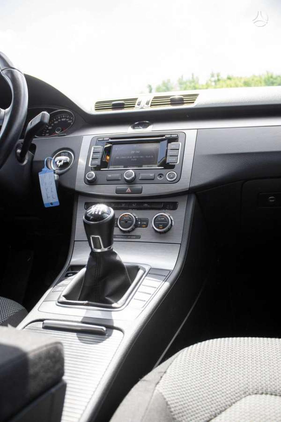 Black Volkswagen Passat 2013 in Kaunas, with an engine capacity of 1.60 L and mileage of 222 thousand km for 5900 €, photo 14 on AUTOMOTO.COM.LV