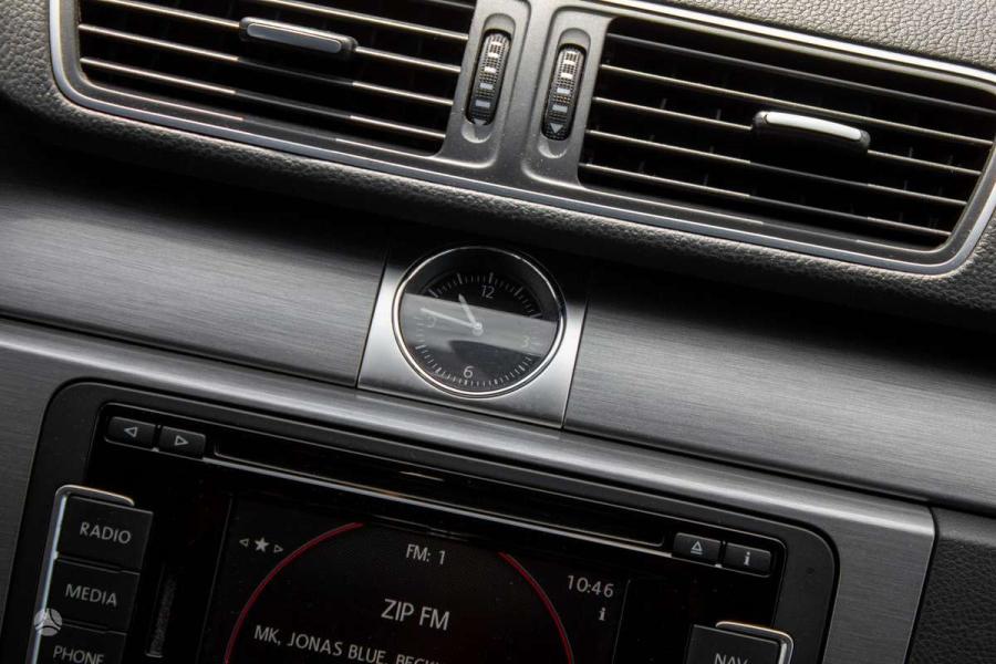 Black Volkswagen Passat 2013 in Kaunas, with an engine capacity of 1.60 L and mileage of 222 thousand km for 5900 €, photo 15 on AUTOMOTO.COM.LV