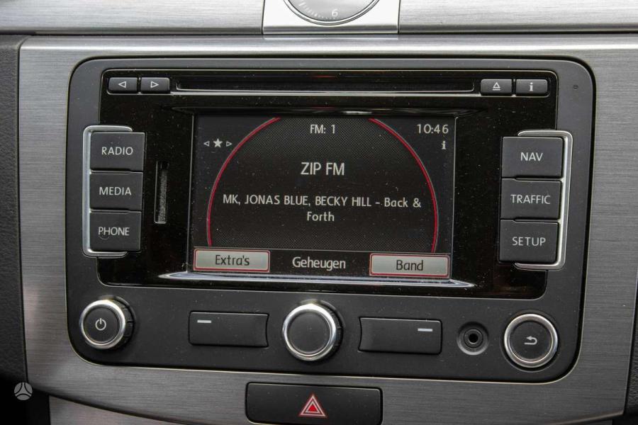 Black Volkswagen Passat 2013 in Kaunas, with an engine capacity of 1.60 L and mileage of 222 thousand km for 5900 €, photo 16 on AUTOMOTO.COM.LV