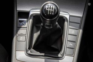 Black Volkswagen Passat 2013 in Kaunas, with an engine capacity of 1.60 L and mileage of 222 thousand km for 5900 €, photo 18 on AUTOMOTO.COM.LV