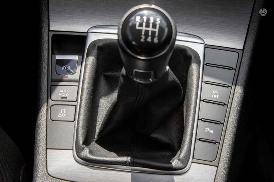 Black Volkswagen Passat 2013 in Kaunas, with an engine capacity of 1.60 L and mileage of 222 thousand km for 5900 €, photo 18 on AUTOMOTO.COM.LV