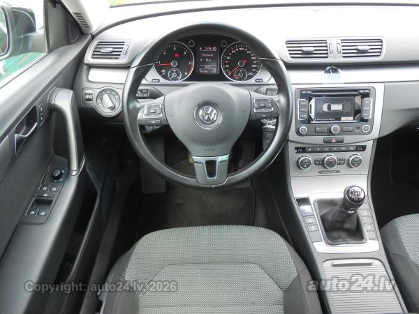 Black Volkswagen Passat 2013 in Viljandi, with an engine capacity of 2.00 L and mileage of 194 thousand km for 6990 €, photo 5 on AUTOMOTO.COM.LV