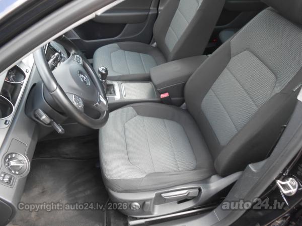 Black Volkswagen Passat 2013 in Viljandi, with an engine capacity of 2.00 L and mileage of 194 thousand km for 6990 €, photo 8 on AUTOMOTO.COM.LV