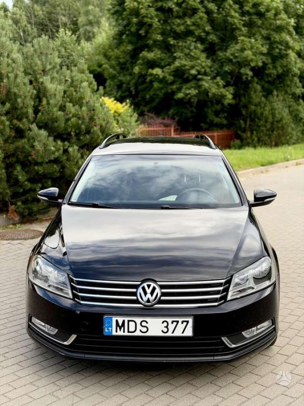 Black Volkswagen Passat 2013 in Vilnius, with an engine capacity of 2.00 L and mileage of 289 thousand km for 4400 €, photo 3 on AUTOMOTO.COM.LV