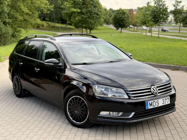 Black Volkswagen Passat 2013 in Vilnius, with an engine capacity of 2.00 L and mileage of 289 thousand km for 3900 €, photo 1 on AUTOMOTO.COM.LV