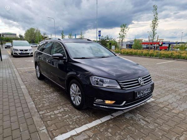 Black Volkswagen Passat 2013 in Vilnius, with an engine capacity of 1.60 L and mileage of 230 thousand km for 4899 €, photo 2 on AUTOMOTO.COM.LV