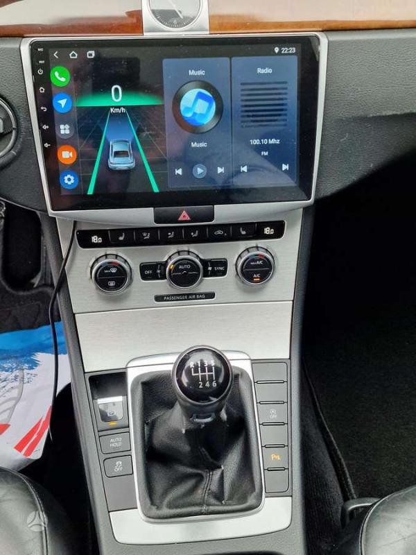 Black Volkswagen Passat 2013 in Vilnius, with an engine capacity of 1.60 L and mileage of 230 thousand km for 4899 €, photo 9 on AUTOMOTO.COM.LV