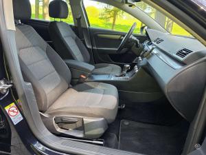 Black Volkswagen Passat 2013 in Prienai, with an engine capacity of 2.00 L and mileage of 272 thousand km for 5199 €, photo 8 on AUTOMOTO.COM.LV