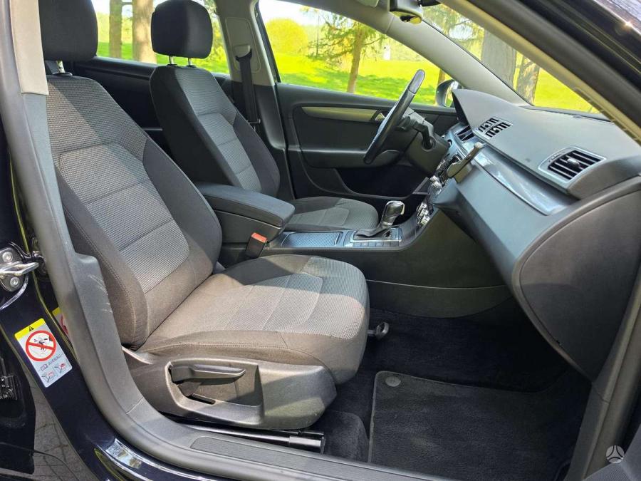 Black Volkswagen Passat 2013 in Prienai, with an engine capacity of 2.00 L and mileage of 272 thousand km for 5199 €, photo 8 on AUTOMOTO.COM.LV
