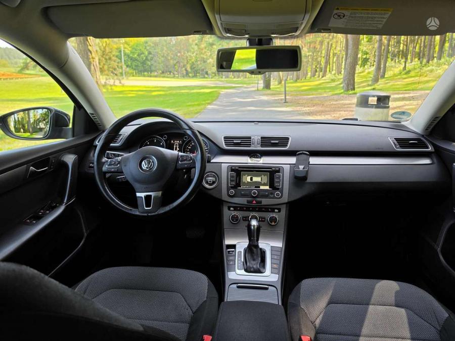Black Volkswagen Passat 2013 in Prienai, with an engine capacity of 2.00 L and mileage of 272 thousand km for 5199 €, photo 9 on AUTOMOTO.COM.LV