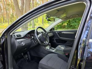 Black Volkswagen Passat 2013 in Prienai, with an engine capacity of 2.00 L and mileage of 272 thousand km for 5199 €, photo 10 on AUTOMOTO.COM.LV