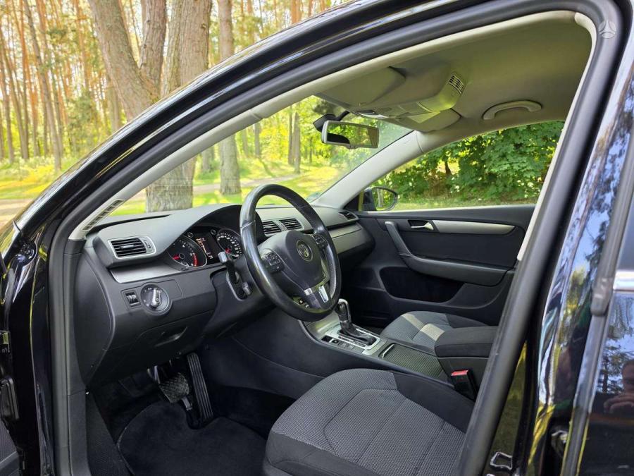 Black Volkswagen Passat 2013 in Prienai, with an engine capacity of 2.00 L and mileage of 272 thousand km for 5199 €, photo 10 on AUTOMOTO.COM.LV