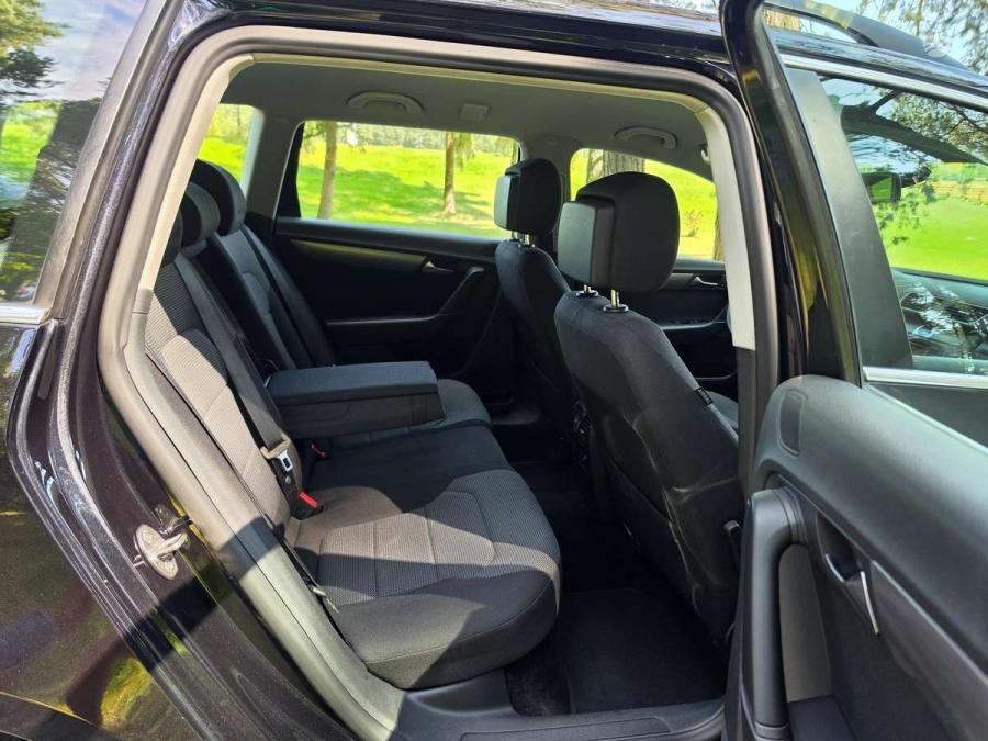 Black Volkswagen Passat 2013 in Prienai, with an engine capacity of 2.00 L and mileage of 272 thousand km for 5199 €, photo 13 on AUTOMOTO.COM.LV
