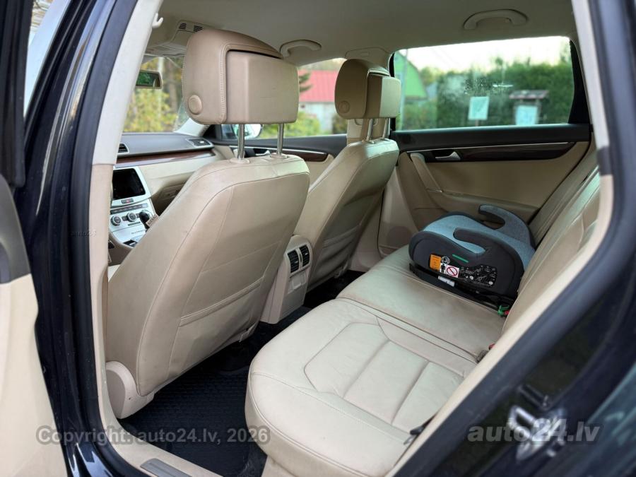 Black Volkswagen Passat 2013 in Tallinn, with an engine capacity of 2.00 L and mileage of 353 thousand km for 2900 €, photo 12 on AUTOMOTO.COM.LV