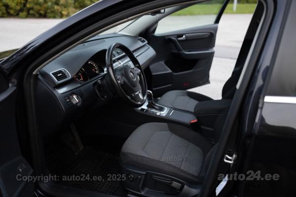 Black Volkswagen Passat 2014 in Tallinn, with an engine capacity of 2.00 L and mileage of 263 thousand km for 5999 €, photo 11 on AUTOMOTO.COM.LV