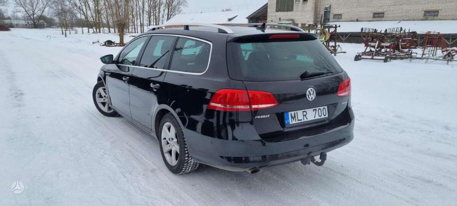 Black Volkswagen Passat 2014 in Alytus, with an engine capacity of 1.60 L and mileage of 191 thousand km for 7350 €, photo 4 on AUTOMOTO.COM.LV