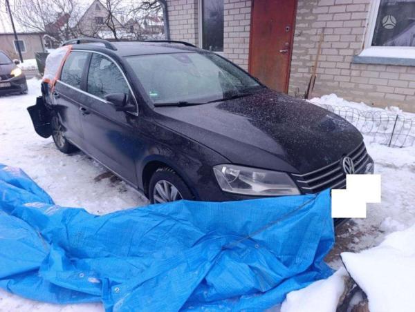 Black Volkswagen Passat 2014 in Kaunas, with an engine capacity of 1.60 L and mileage of 290 thousand km for 1650 €, photo 7 on AUTOMOTO.COM.LV
