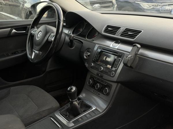 Black Volkswagen Passat 2014 in Avizieniai, with an engine capacity of 2.00 L and mileage of 423 thousand km for 2800 €, photo 8 on AUTOMOTO.COM.LV