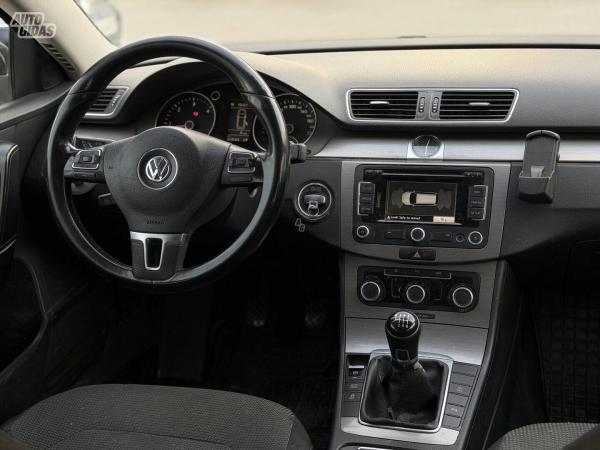 Black Volkswagen Passat 2014 in Avizieniai, with an engine capacity of 2.00 L and mileage of 423 thousand km for 2800 €, photo 10 on AUTOMOTO.COM.LV