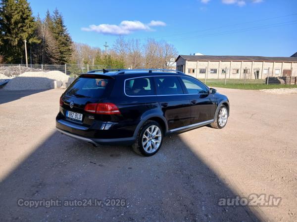 Black Volkswagen Passat 2014 in Tallinn, with an engine capacity of 2.00 L and mileage of 272 thousand km for 7900 €, photo 4 on AUTOMOTO.COM.LV