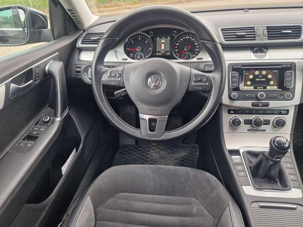 Black Volkswagen Passat 2014 in Marijampole, with an engine capacity of 1.97 L and mileage of 257 thousand km for 6399 €, photo 10 on AUTOMOTO.COM.LV