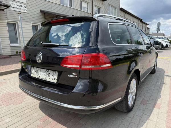 Black Volkswagen Passat 2014 in Vilnius, with an engine capacity of 1.60 L and mileage of 250 thousand km for 6100 €, photo 3 on AUTOMOTO.COM.LV