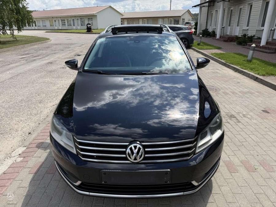 Black Volkswagen Passat 2014 in Vilnius, with an engine capacity of 1.60 L and mileage of 250 thousand km for 6100 €, photo 12 on AUTOMOTO.COM.LV