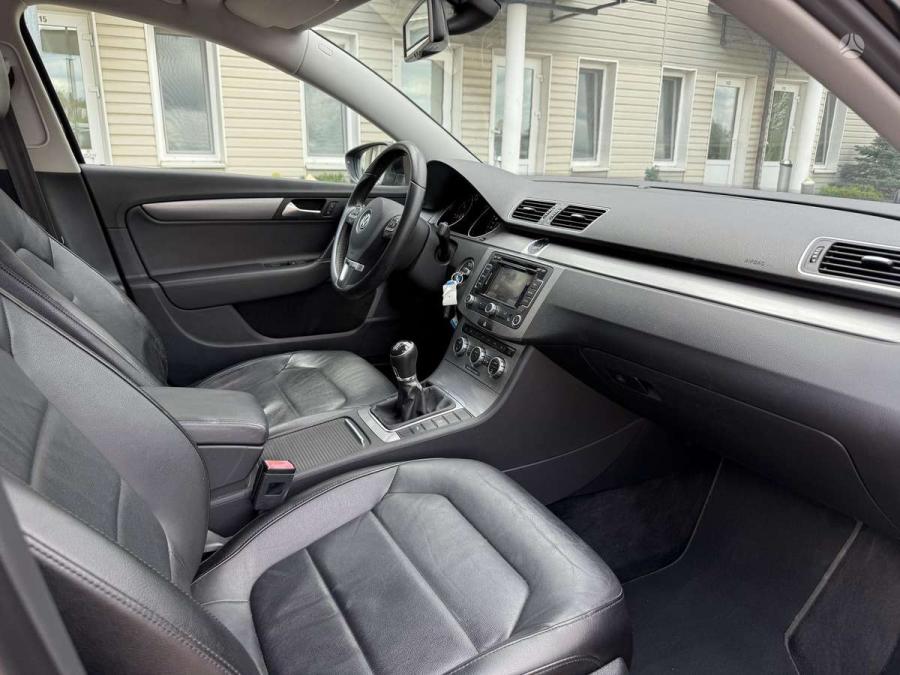 Black Volkswagen Passat 2014 in Vilnius, with an engine capacity of 1.60 L and mileage of 250 thousand km for 6100 €, photo 14 on AUTOMOTO.COM.LV