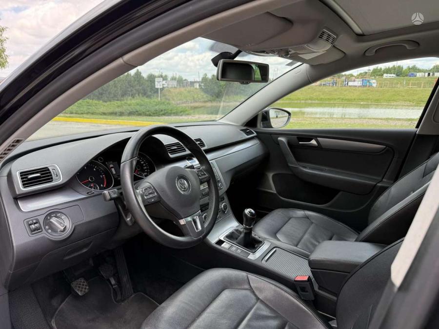 Black Volkswagen Passat 2014 in Vilnius, with an engine capacity of 1.60 L and mileage of 250 thousand km for 6100 €, photo 18 on AUTOMOTO.COM.LV
