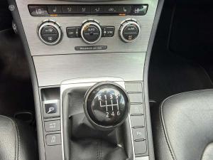 Black Volkswagen Passat 2014 in Vilnius, with an engine capacity of 1.60 L and mileage of 250 thousand km for 6100 €, photo 19 on AUTOMOTO.COM.LV