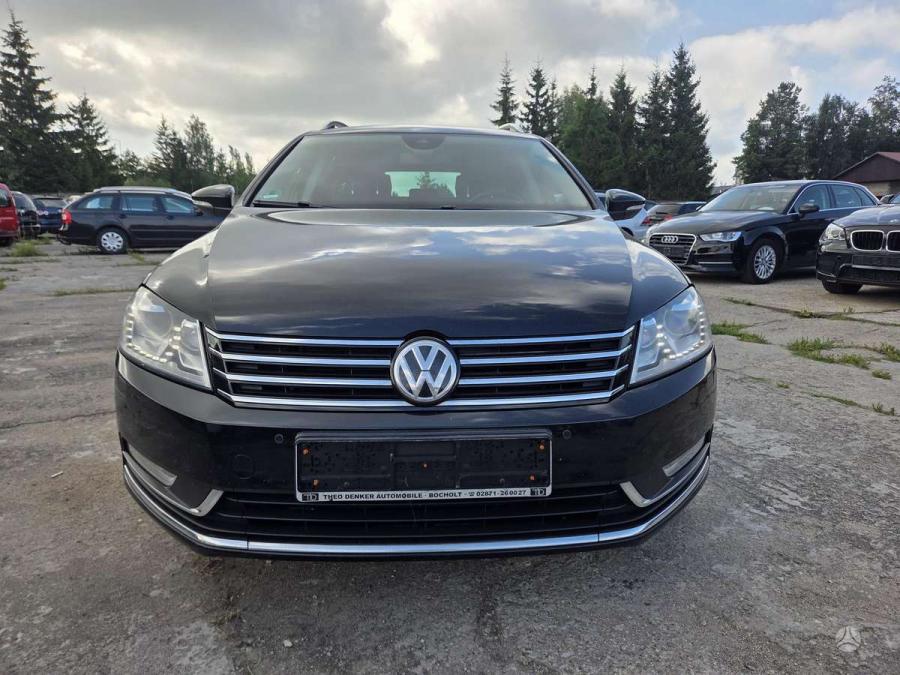 Black Volkswagen Passat 2014 in Utena, with an engine capacity of 2.00 L and mileage of 286 thousand km for 6450 €, photo 3 on AUTOMOTO.COM.LV