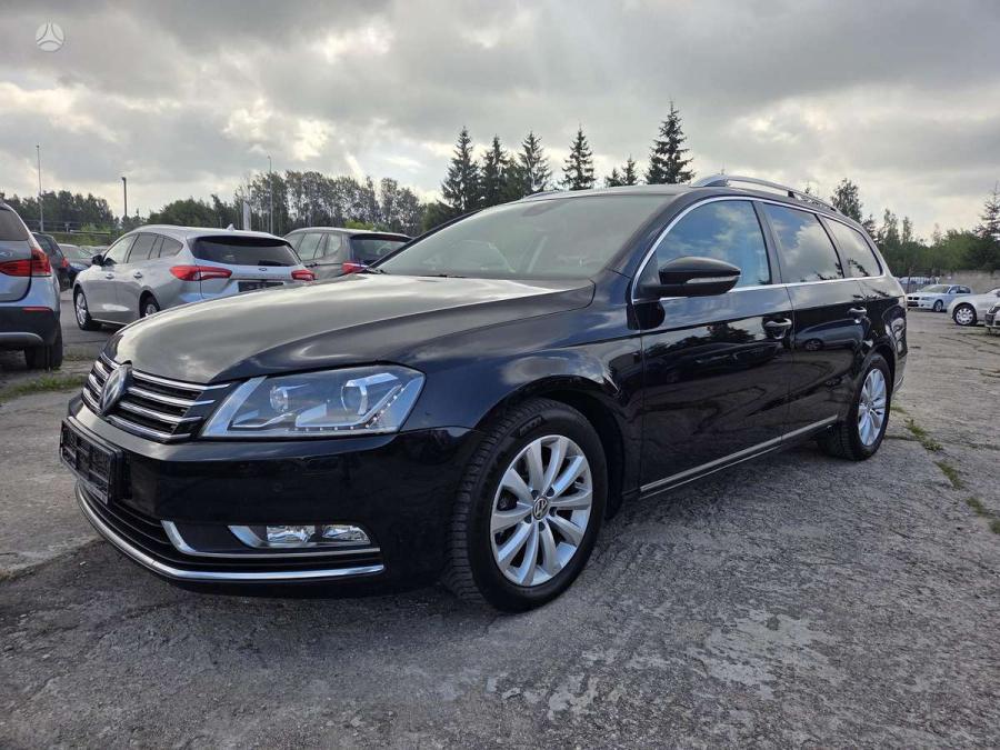 Black Volkswagen Passat 2014 in Utena, with an engine capacity of 2.00 L and mileage of 286 thousand km for 6450 €, photo 4 on AUTOMOTO.COM.LV