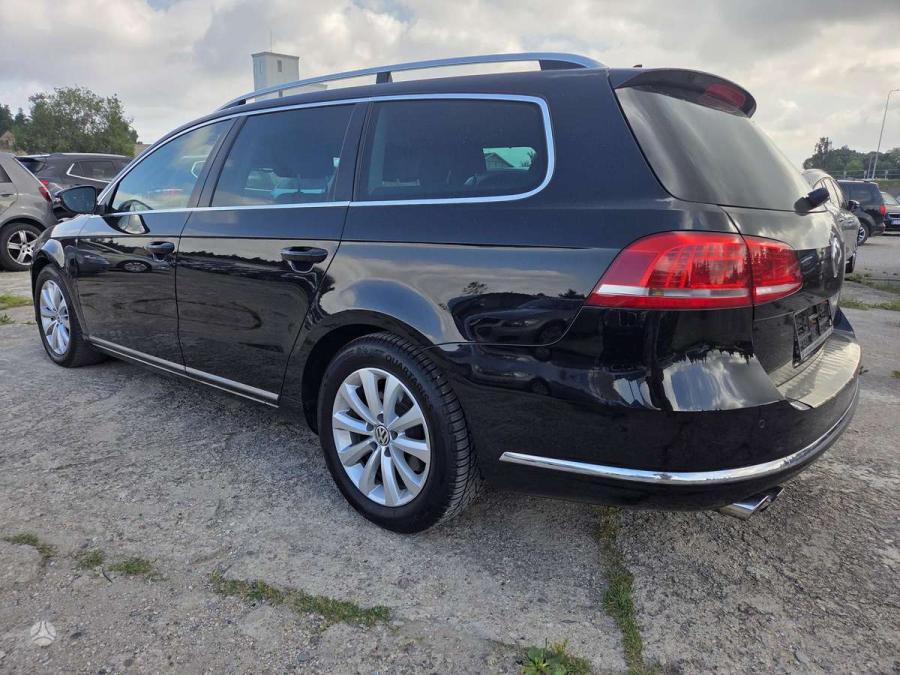 Black Volkswagen Passat 2014 in Utena, with an engine capacity of 2.00 L and mileage of 286 thousand km for 6450 €, photo 7 on AUTOMOTO.COM.LV