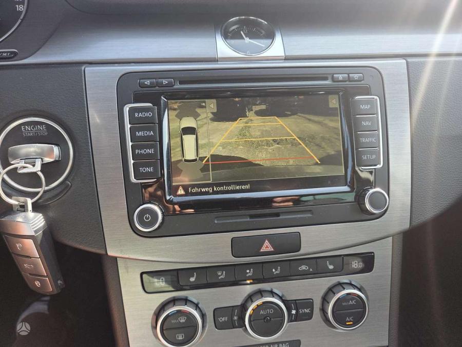 Black Volkswagen Passat 2014 in Utena, with an engine capacity of 2.00 L and mileage of 286 thousand km for 6450 €, photo 16 on AUTOMOTO.COM.LV