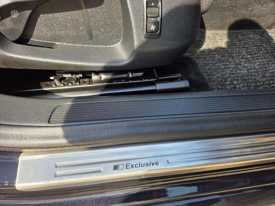 Black Volkswagen Passat 2014 in Utena, with an engine capacity of 2.00 L and mileage of 286 thousand km for 6450 €, photo 17 on AUTOMOTO.COM.LV