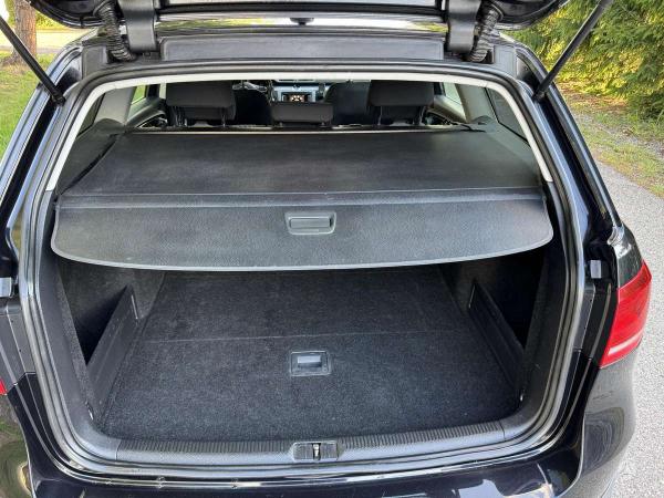 Black Volkswagen Passat 2014 in Marijampole, with an engine capacity of 1.97 L and mileage of 320 thousand km for 4999 €, photo 9 on AUTOMOTO.COM.LV