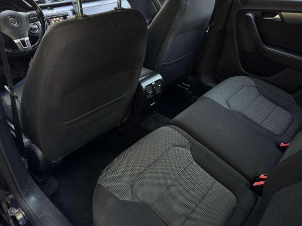 Black Volkswagen Passat 2014 in Marijampole, with an engine capacity of 1.97 L and mileage of 320 thousand km for 4999 €, photo 10 on AUTOMOTO.COM.LV