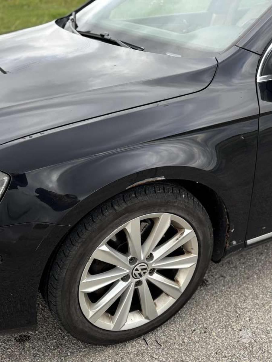 Black Volkswagen Passat 2014 in Jonava, with an engine capacity of 1.97 L and mileage of 355 thousand km for 5000 €, photo 32 on AUTOMOTO.COM.LV