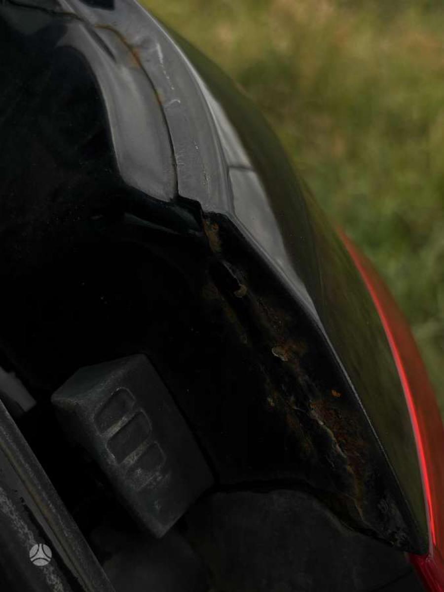 Black Volkswagen Passat 2014 in Jonava, with an engine capacity of 1.97 L and mileage of 355 thousand km for 5000 €, photo 36 on AUTOMOTO.COM.LV