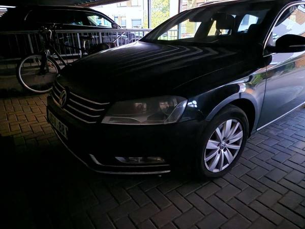 Melns Volkswagen Passat 2014 Viļņa, ar dzinēja tilpumu 1.97 L un nobraukumu 215 tūkst. km par 4800 €, foto 1 vietnē AUTOMOTO.COM.LV