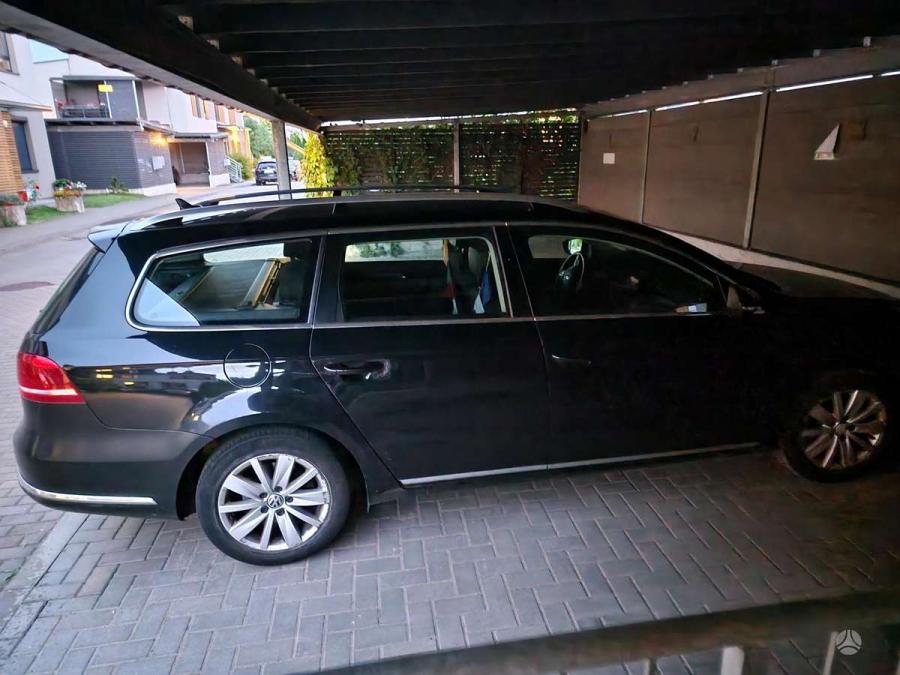 Black Volkswagen Passat 2014 in Vilnius, with an engine capacity of 1.97 L and mileage of 215 thousand km for 4800 €, photo 4 on AUTOMOTO.COM.LV