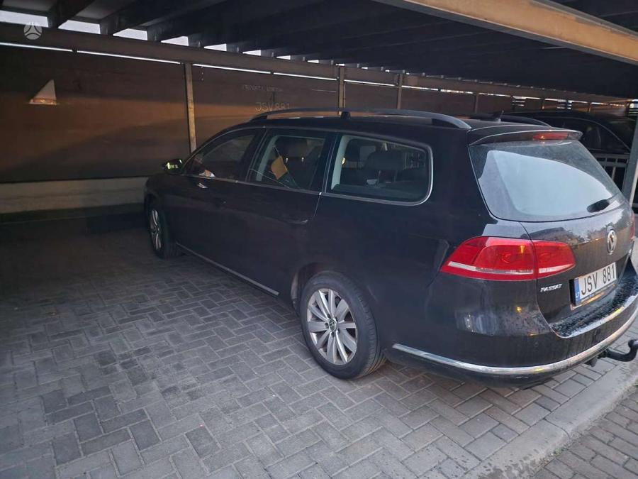 Black Volkswagen Passat 2014 in Vilnius, with an engine capacity of 1.97 L and mileage of 215 thousand km for 4800 €, photo 5 on AUTOMOTO.COM.LV